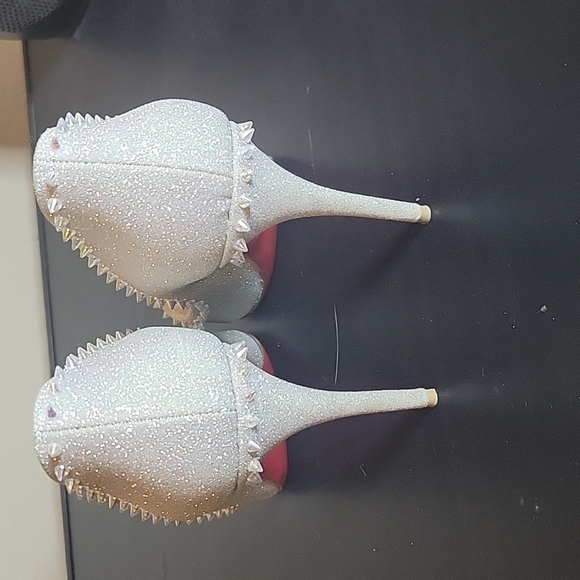 Christian Louboutin | Shoes | Euc Christian Louboutin Red Bottoms ...